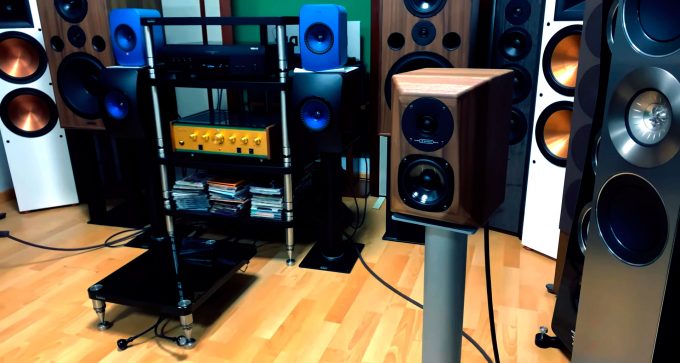 Power Amp vs Integrated Amp: Which Type to Choose?